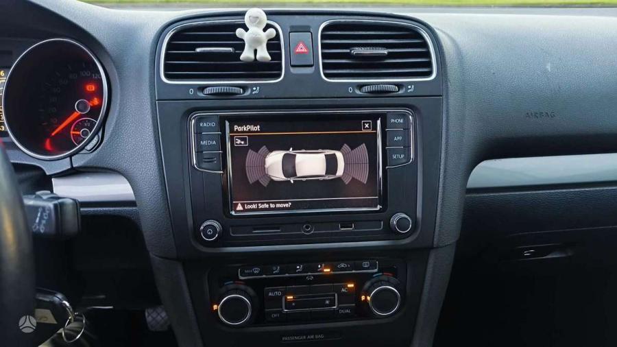 White Volkswagen Golf 2009 in Kaunas, with an engine capacity of 1.60 L and mileage of 238 thousand km for 3869 €, photo 19 on AUTOMOTO.COM.LV