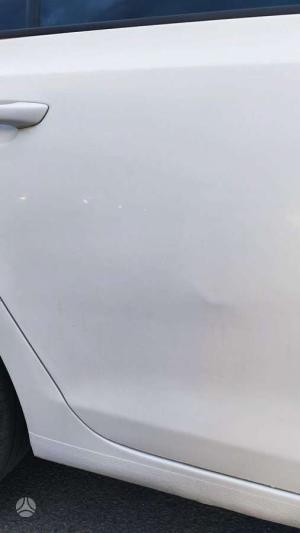 White Volkswagen Golf 2009 in Kaunas, with an engine capacity of 1.60 L and mileage of 238 thousand km for 3869 €, photo 24 on AUTOMOTO.COM.LV