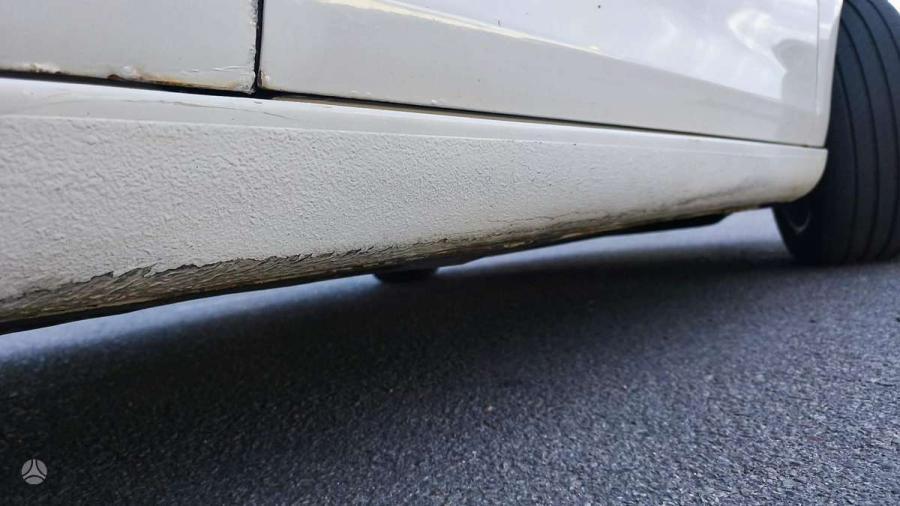 White Volkswagen Golf 2009 in Kaunas, with an engine capacity of 1.60 L and mileage of 238 thousand km for 3869 €, photo 26 on AUTOMOTO.COM.LV