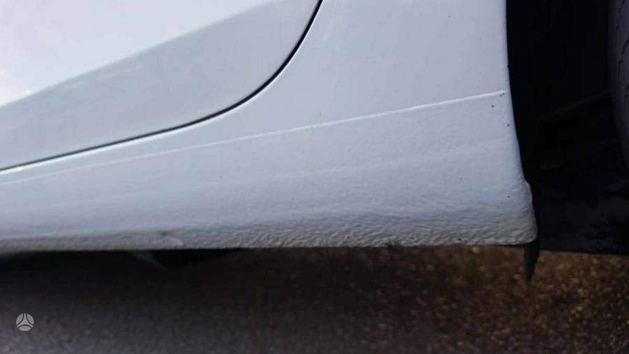 White Volkswagen Golf 2009 in Kaunas, with an engine capacity of 1.60 L and mileage of 238 thousand km for 3869 €, photo 27 on AUTOMOTO.COM.LV