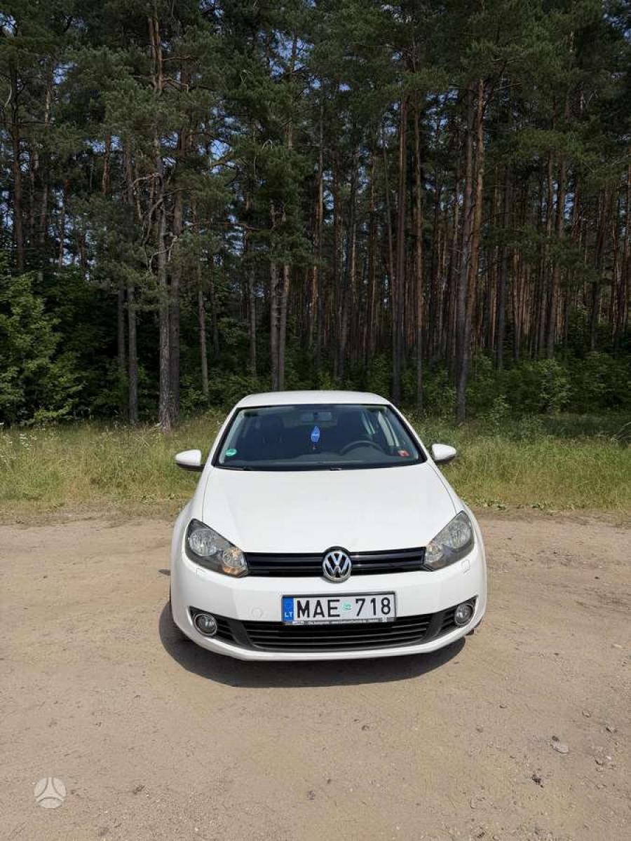 White Volkswagen Golf 2009 in Vilnius, with an engine capacity of 1.40 L and mileage of 283 thousand km for 2900 €, photo 3 on AUTOMOTO.COM.LV