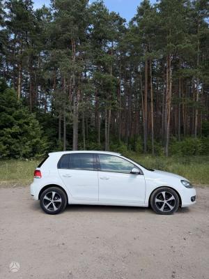 White Volkswagen Golf 2009 in Vilnius, with an engine capacity of 1.40 L and mileage of 283 thousand km for 2900 €, photo 6 on AUTOMOTO.COM.LV