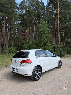White Volkswagen Golf 2009 in Vilnius, with an engine capacity of 1.40 L and mileage of 283 thousand km for 2900 €, photo 7 on AUTOMOTO.COM.LV