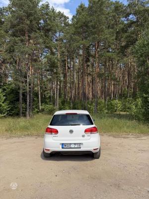 White Volkswagen Golf 2009 in Vilnius, with an engine capacity of 1.40 L and mileage of 283 thousand km for 2900 €, photo 11 on AUTOMOTO.COM.LV