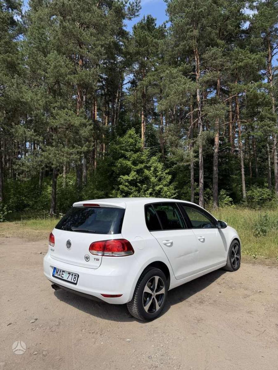 White Volkswagen Golf 2009 in Vilnius, with an engine capacity of 1.40 L and mileage of 283 thousand km for 2900 €, photo 12 on AUTOMOTO.COM.LV