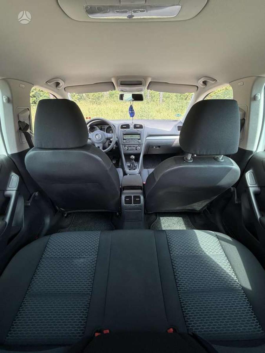 White Volkswagen Golf 2009 in Vilnius, with an engine capacity of 1.40 L and mileage of 283 thousand km for 2900 €, photo 13 on AUTOMOTO.COM.LV