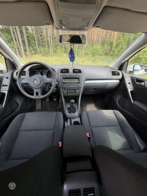 White Volkswagen Golf 2009 in Vilnius, with an engine capacity of 1.40 L and mileage of 283 thousand km for 2900 €, photo 14 on AUTOMOTO.COM.LV