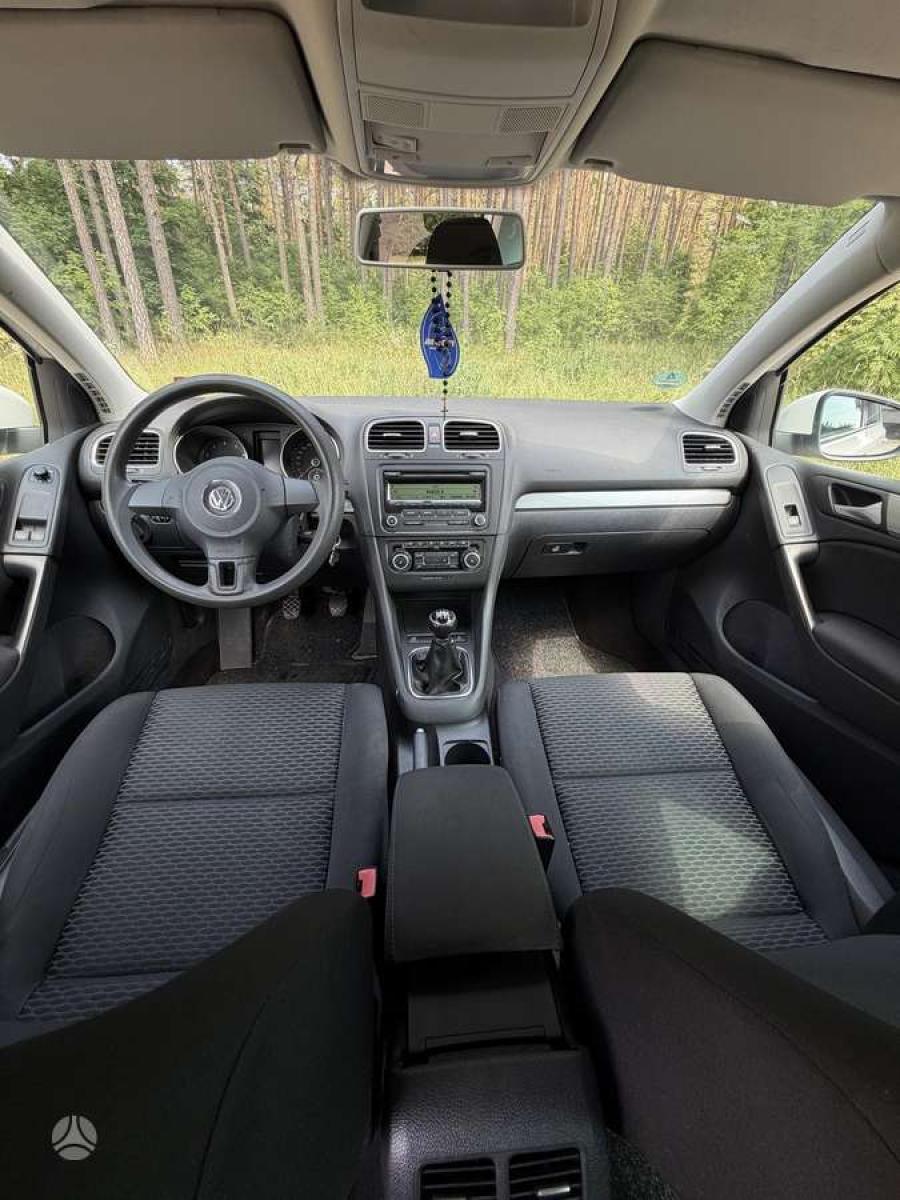 White Volkswagen Golf 2009 in Vilnius, with an engine capacity of 1.40 L and mileage of 283 thousand km for 2900 €, photo 14 on AUTOMOTO.COM.LV