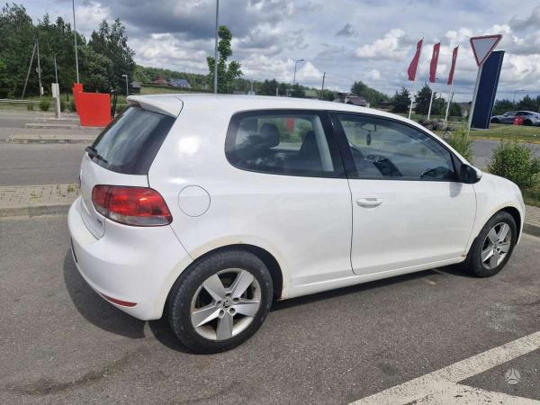 White Volkswagen Golf 2009 in Vilnius, with an engine capacity of 1.40 L and mileage of 247 thousand km for 2150 €, photo 5 on AUTOMOTO.COM.LV