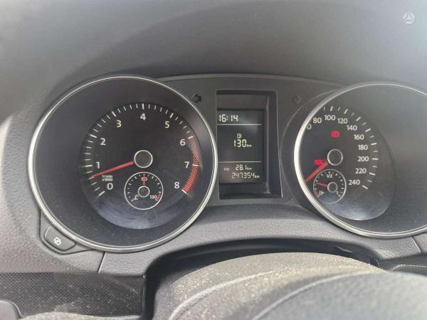 White Volkswagen Golf 2009 in Vilnius, with an engine capacity of 1.40 L and mileage of 247 thousand km for 2150 €, photo 6 on AUTOMOTO.COM.LV