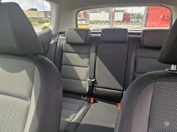 White Volkswagen Golf 2009 in Vilnius, with an engine capacity of 1.40 L and mileage of 247 thousand km for 2150 €, photo 8 on AUTOMOTO.COM.LV