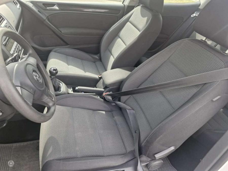 Balts Volkswagen Golf 2009 Viļņa, ar dzinēja tilpumu 1.40 L un nobraukumu 247 tūkst. km par 2150 €, foto 11 vietnē AUTOMOTO.COM.LV