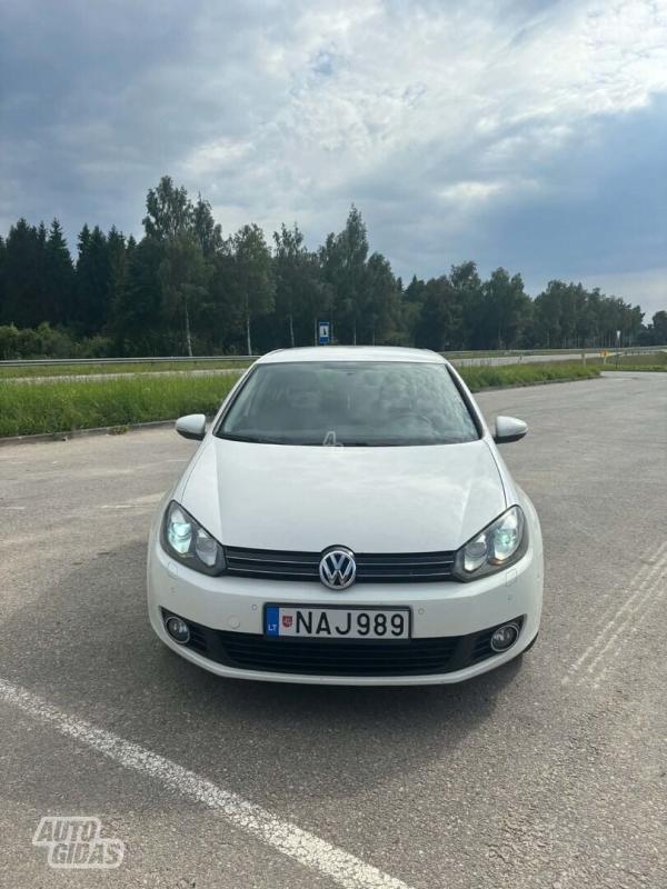 White Volkswagen Golf 2009 in Siauliai, with an engine capacity of 2.00 L and mileage of 290 thousand km for 5200 €, photo 2 on AUTOMOTO.COM.LV