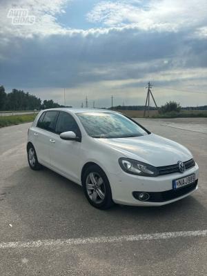 White Volkswagen Golf 2009 in Siauliai, with an engine capacity of 2.00 L and mileage of 290 thousand km for 5200 €, photo 4 on AUTOMOTO.COM.LV