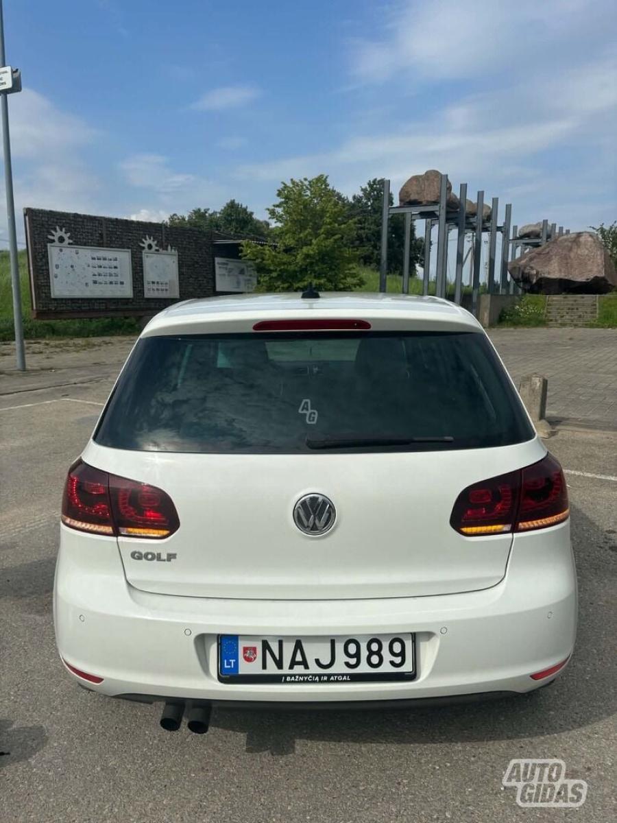 White Volkswagen Golf 2009 in Siauliai, with an engine capacity of 2.00 L and mileage of 290 thousand km for 5200 €, photo 6 on AUTOMOTO.COM.LV
