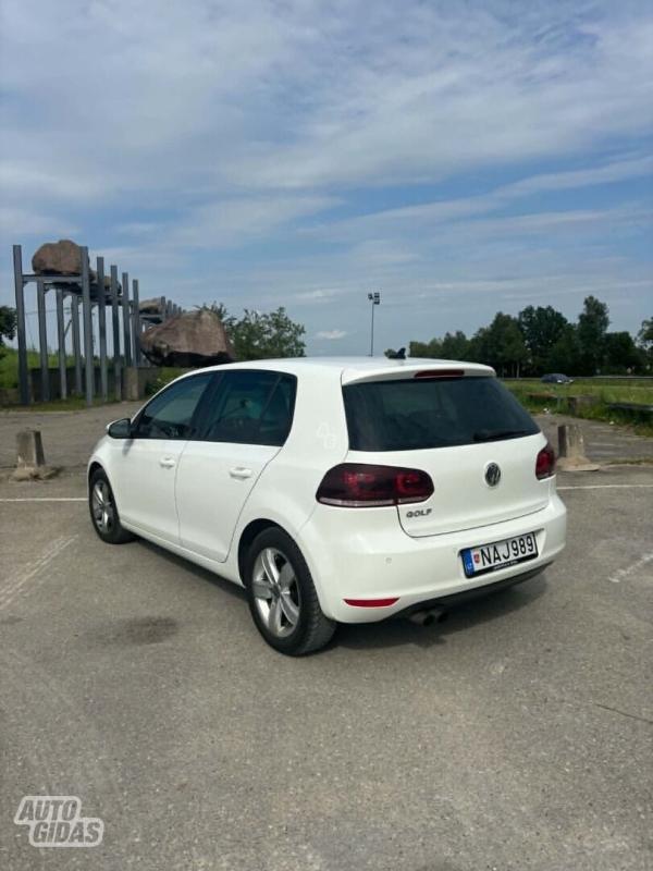 White Volkswagen Golf 2009 in Siauliai, with an engine capacity of 2.00 L and mileage of 290 thousand km for 5200 €, photo 6 on AUTOMOTO.COM.LV