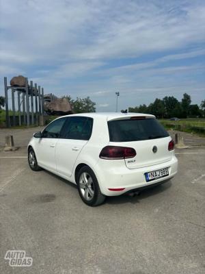 White Volkswagen Golf 2009 in Siauliai, with an engine capacity of 2.00 L and mileage of 290 thousand km for 5200 €, photo 7 on AUTOMOTO.COM.LV