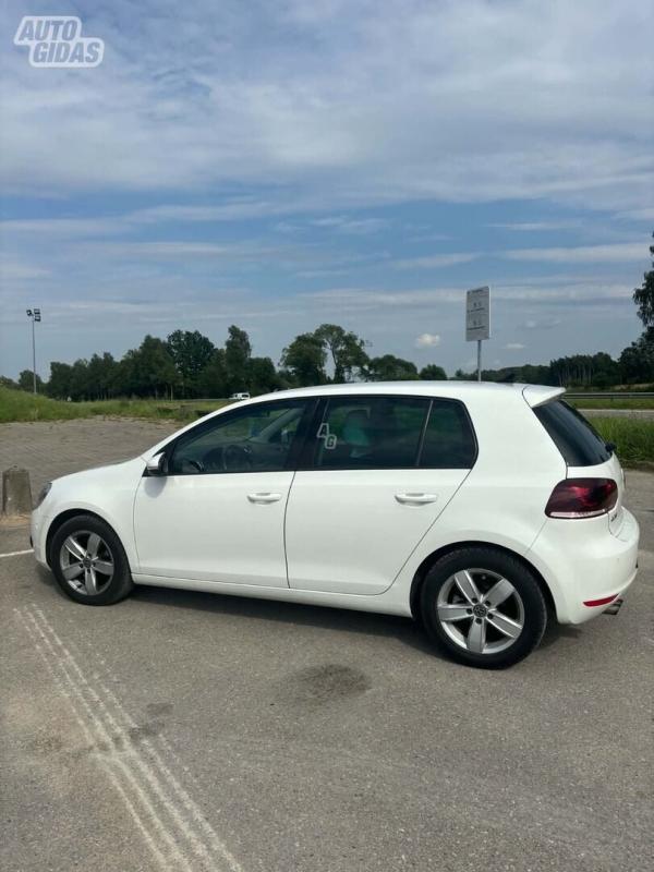 White Volkswagen Golf 2009 in Siauliai, with an engine capacity of 2.00 L and mileage of 290 thousand km for 5200 €, photo 7 on AUTOMOTO.COM.LV