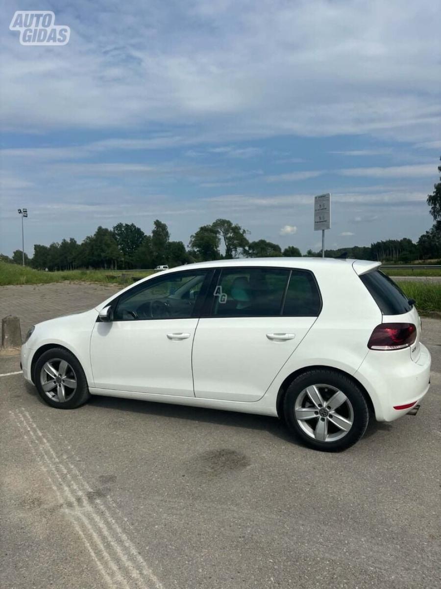 White Volkswagen Golf 2009 in Siauliai, with an engine capacity of 2.00 L and mileage of 290 thousand km for 5200 €, photo 8 on AUTOMOTO.COM.LV