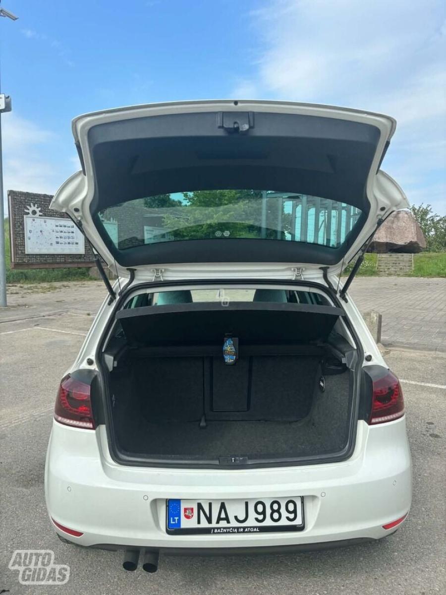 White Volkswagen Golf 2009 in Siauliai, with an engine capacity of 2.00 L and mileage of 290 thousand km for 5200 €, photo 9 on AUTOMOTO.COM.LV