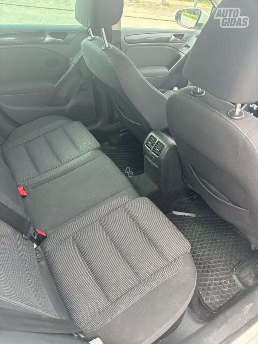 White Volkswagen Golf 2009 in Siauliai, with an engine capacity of 2.00 L and mileage of 290 thousand km for 5200 €, photo 11 on AUTOMOTO.COM.LV