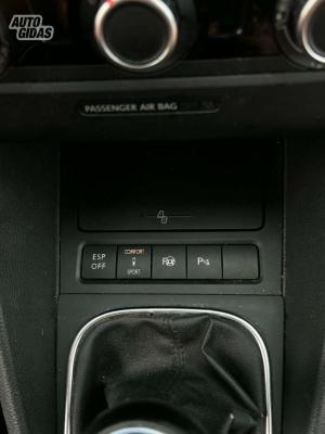 White Volkswagen Golf 2009 in Siauliai, with an engine capacity of 2.00 L and mileage of 290 thousand km for 5200 €, photo 14 on AUTOMOTO.COM.LV