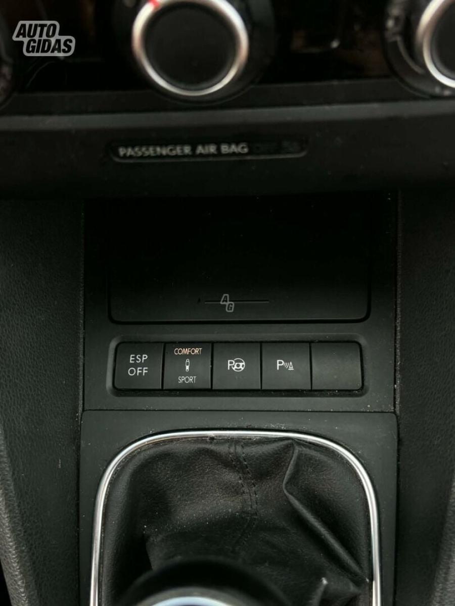 White Volkswagen Golf 2009 in Siauliai, with an engine capacity of 2.00 L and mileage of 290 thousand km for 5200 €, photo 14 on AUTOMOTO.COM.LV