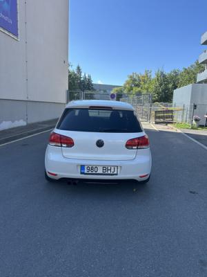 Balts Volkswagen Golf 2009 Tallina, ar dzinēja tilpumu 2.00 L un nobraukumu 388 tūkst. km par 2300 €, foto 6 vietnē AUTOMOTO.COM.LV