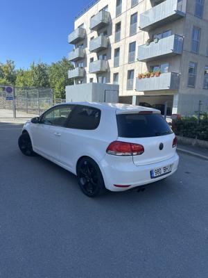 Balts Volkswagen Golf 2009 Tallina, ar dzinēja tilpumu 2.00 L un nobraukumu 388 tūkst. km par 2300 €, foto 7 vietnē AUTOMOTO.COM.LV