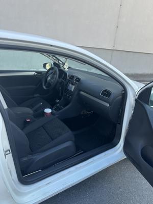 Balts Volkswagen Golf 2009 Tallina, ar dzinēja tilpumu 2.00 L un nobraukumu 388 tūkst. km par 2300 €, foto 9 vietnē AUTOMOTO.COM.LV