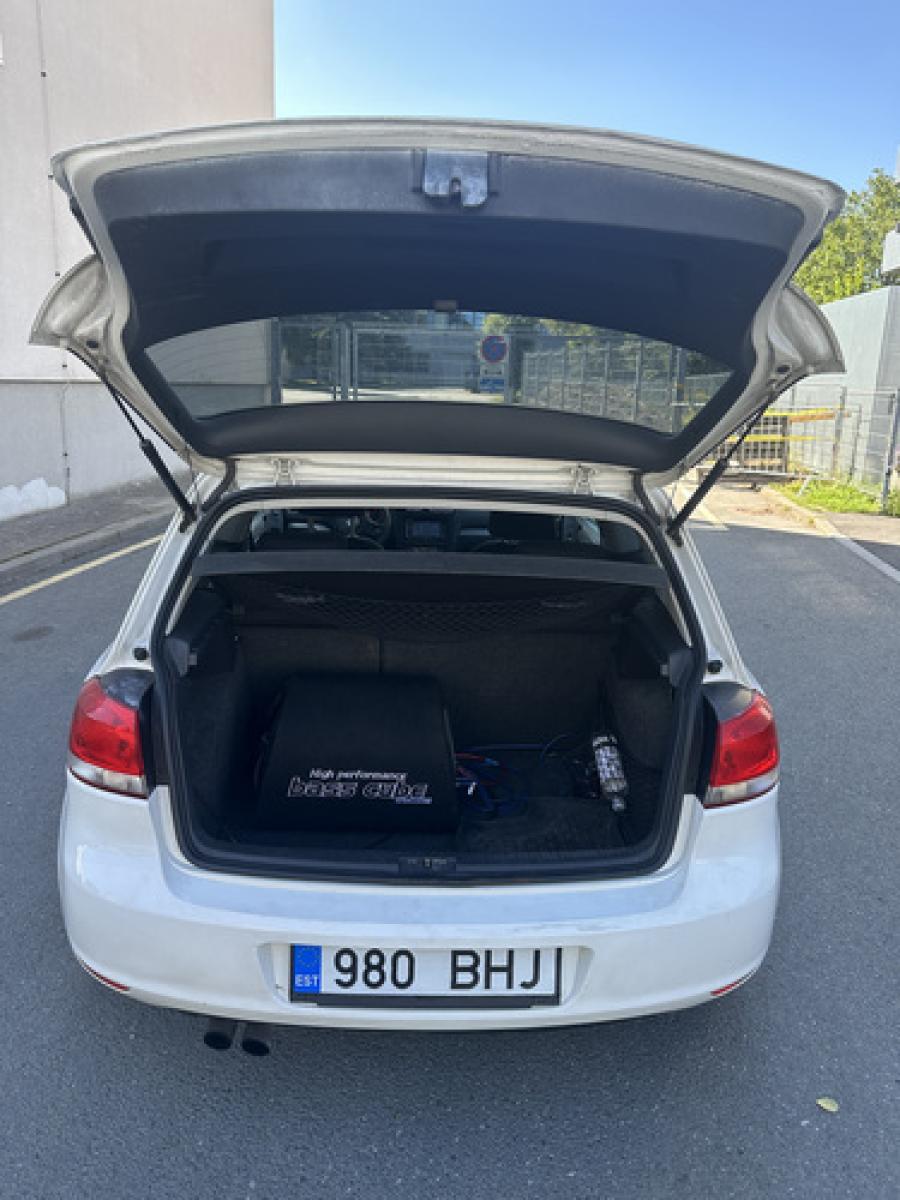 Balts Volkswagen Golf 2009 Tallina, ar dzinēja tilpumu 2.00 L un nobraukumu 388 tūkst. km par 2300 €, foto 10 vietnē AUTOMOTO.COM.LV