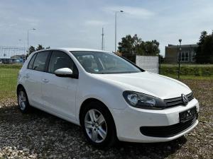 White Volkswagen Golf 2009 in Saldus, with an engine capacity of 1.40 L and mileage of 225 thousand km for 4200 €, photo 4 on AUTOMOTO.COM.LV