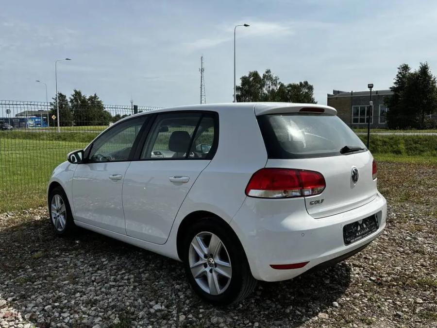 White Volkswagen Golf 2009 in Saldus, with an engine capacity of 1.40 L and mileage of 225 thousand km for 4200 €, photo 5 on AUTOMOTO.COM.LV