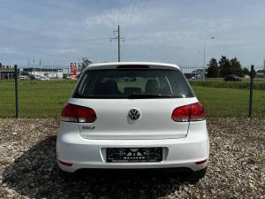 White Volkswagen Golf 2009 in Saldus, with an engine capacity of 1.40 L and mileage of 225 thousand km for 4200 €, photo 7 on AUTOMOTO.COM.LV