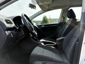 White Volkswagen Golf 2009 in Saldus, with an engine capacity of 1.40 L and mileage of 225 thousand km for 4200 €, photo 10 on AUTOMOTO.COM.LV