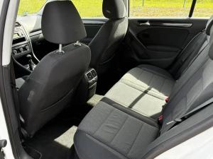 White Volkswagen Golf 2009 in Saldus, with an engine capacity of 1.40 L and mileage of 225 thousand km for 4200 €, photo 12 on AUTOMOTO.COM.LV