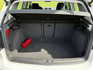 White Volkswagen Golf 2009 in Saldus, with an engine capacity of 1.40 L and mileage of 225 thousand km for 4200 €, photo 13 on AUTOMOTO.COM.LV