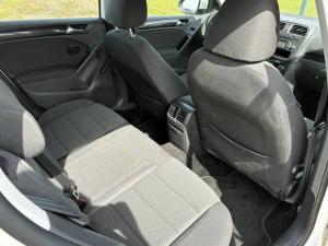 White Volkswagen Golf 2009 in Saldus, with an engine capacity of 1.40 L and mileage of 225 thousand km for 4200 €, photo 14 on AUTOMOTO.COM.LV