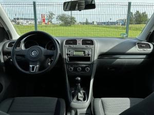 White Volkswagen Golf 2009 in Saldus, with an engine capacity of 1.40 L and mileage of 225 thousand km for 4200 €, photo 15 on AUTOMOTO.COM.LV