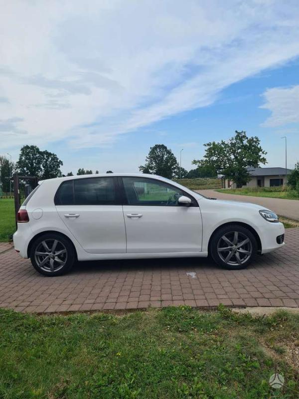 White Volkswagen Golf 2009 in Kaisiadorys, with an engine capacity of 1.97 L and mileage of 352 thousand km for 3850 €, photo 9 on AUTOMOTO.COM.LV