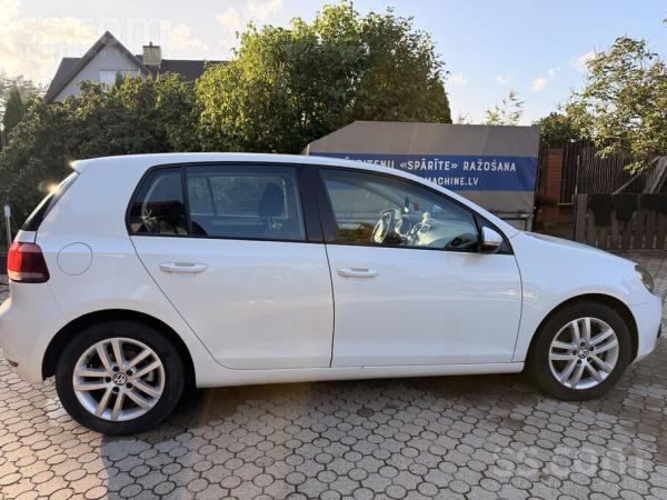 White Volkswagen Golf 2009 in Riga, with an engine capacity of 1.40 L and mileage of 223 thousand km for 4600 €, photo 3 on AUTOMOTO.COM.LV