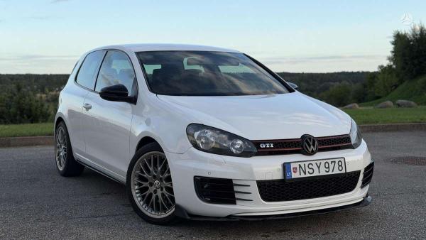 Volkswagen Golf 2009 Ukmergė vietnē Balts Volkswagen Golf 2009 Ukmergė, ar dzinēja tilpumu 1.98 L un nobraukumu 275 tūkst. km par 4400 €, foto 1 vietnē AUTOMOTO.COM.LV
