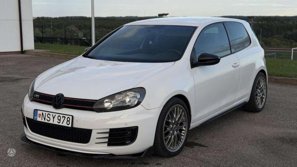 Volkswagen Golf 2009 Ukmergė vietnē Balts Volkswagen Golf 2009 Ukmergė, ar dzinēja tilpumu 1.98 L un nobraukumu 275 tūkst. km par 4400 €, foto 6 vietnē AUTOMOTO.COM.LV