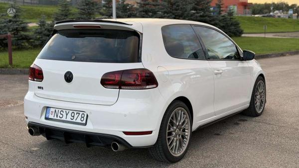 Volkswagen Golf 2009 Ukmergė vietnē Balts Volkswagen Golf 2009 Ukmergė, ar dzinēja tilpumu 1.98 L un nobraukumu 275 tūkst. km par 4400 €, foto 9 vietnē AUTOMOTO.COM.LV