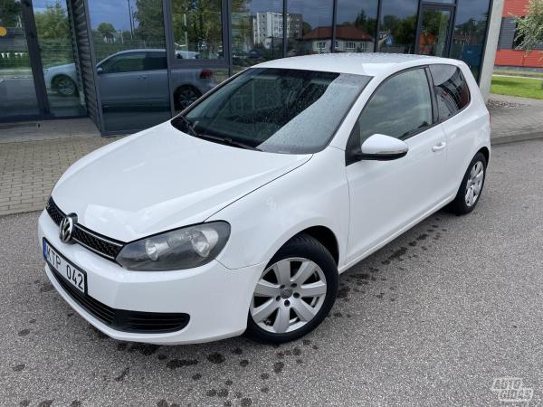 White Volkswagen Golf 2009 in Alytus, with an engine capacity of 1.40 L and mileage of 211 thousand km for 1000 €, photo 1 on AUTOMOTO.COM.LV