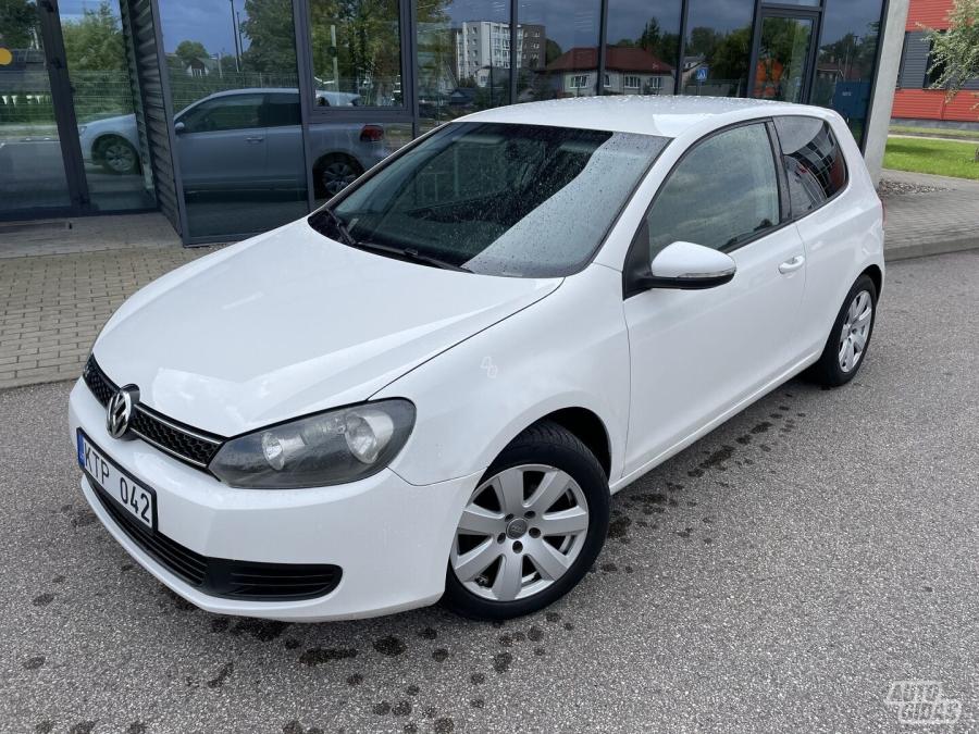 White Volkswagen Golf 2009 in Alytus, with an engine capacity of 1.40 L and mileage of 211 thousand km for 1000 €, photo 1 on AUTOMOTO.COM.LV