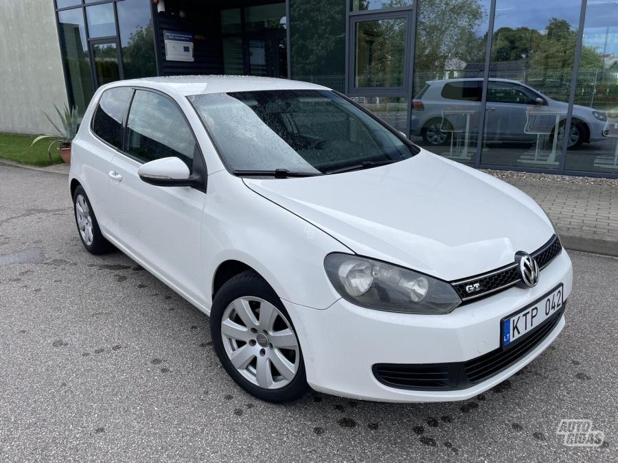 White Volkswagen Golf 2009 in Alytus, with an engine capacity of 1.40 L and mileage of 211 thousand km for 1000 €, photo 3 on AUTOMOTO.COM.LV