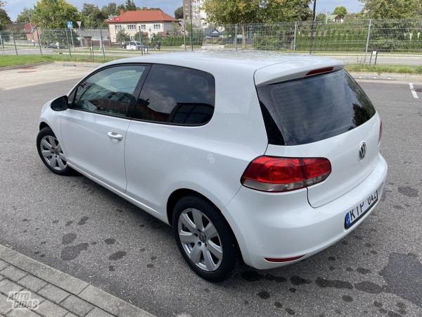 White Volkswagen Golf 2009 in Alytus, with an engine capacity of 1.40 L and mileage of 211 thousand km for 1000 €, photo 4 on AUTOMOTO.COM.LV