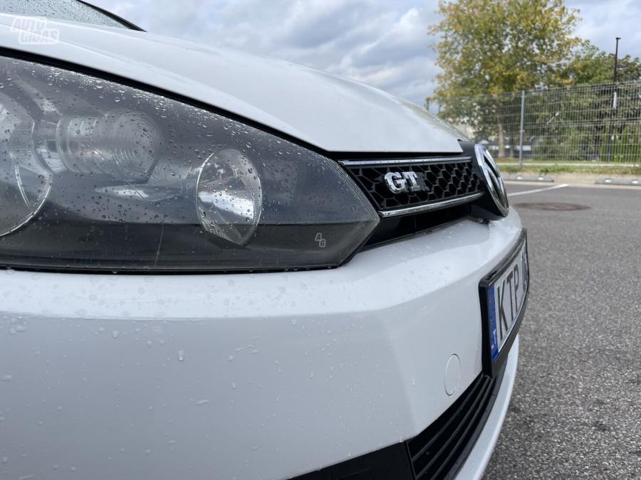 White Volkswagen Golf 2009 in Alytus, with an engine capacity of 1.40 L and mileage of 211 thousand km for 1000 €, photo 9 on AUTOMOTO.COM.LV