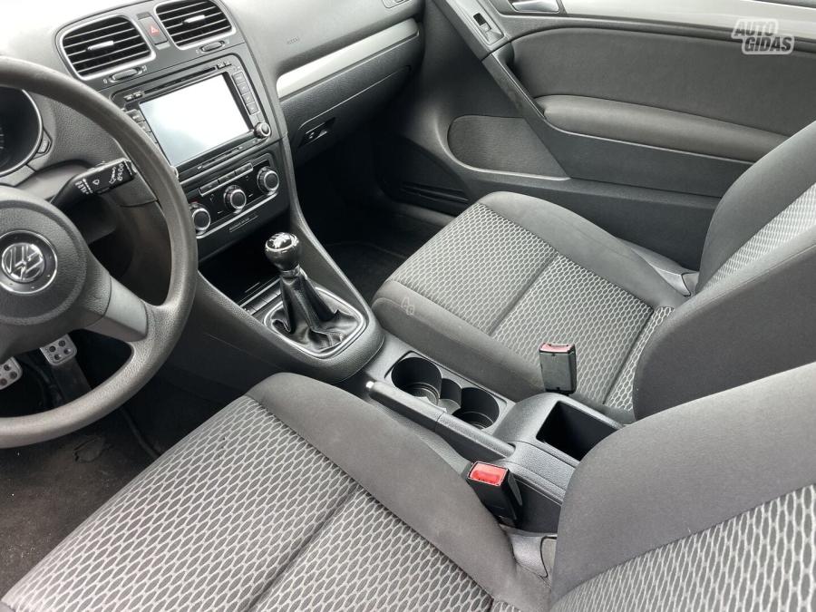 White Volkswagen Golf 2009 in Alytus, with an engine capacity of 1.40 L and mileage of 211 thousand km for 1000 €, photo 11 on AUTOMOTO.COM.LV